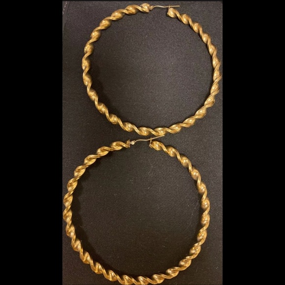 10k Gold 17 Grams | Jewelry | Sold7 Grams Of 1k Gold Big Twisted Hoop ...